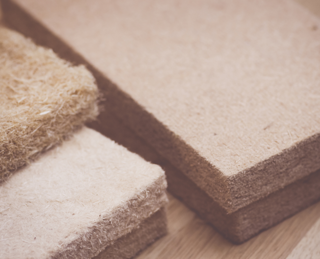 Isolants chanvre et ouate de cellulose : comment les traiter